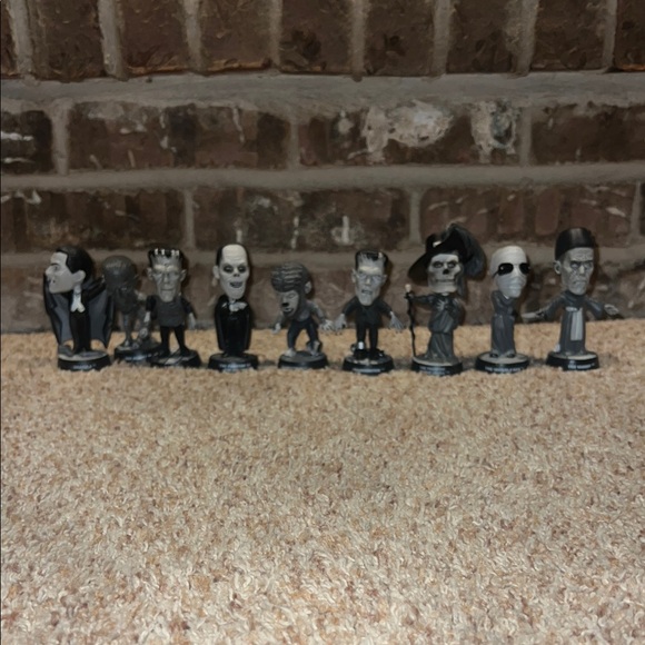 Toys | Set Of 9 Universal Studios Monsters Sideshow Little Big Heads ...